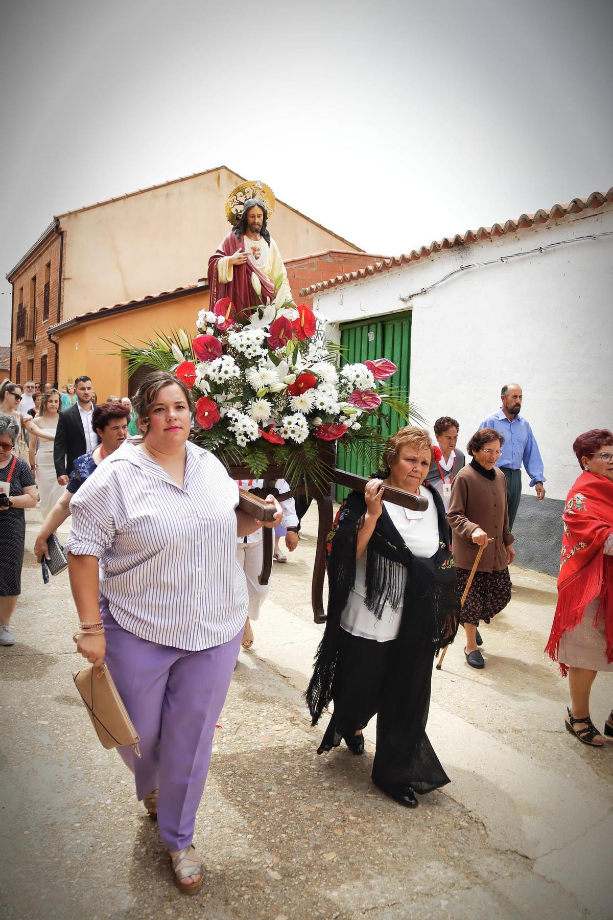 GALERÍA | Olmillos de Valverde: procesión y canto del ramo
