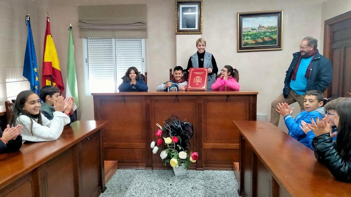 El alumnado de Monesterio conoce la institución municipal con motivo ...