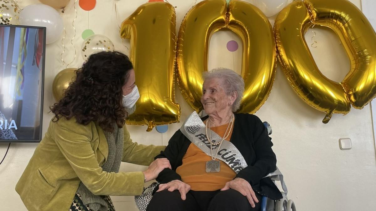 Homenatgen Maria Lázaro Berzal, una besàvia centenària de Blanes