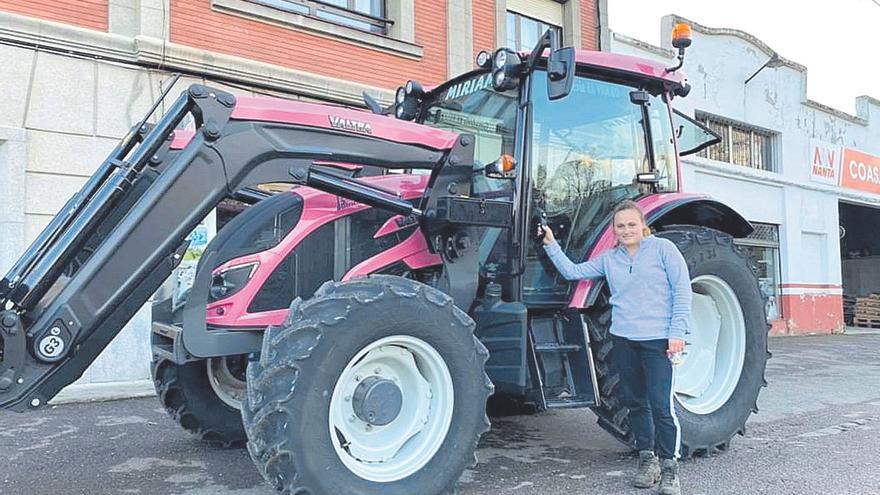 El único tractor rosa está en Siero y tiene una buena causa - La Nueva ...