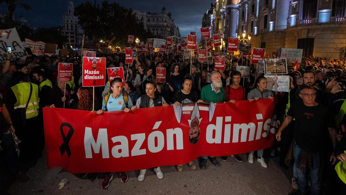 Una manifestación en Valencia exige la dimisión de Mazón
