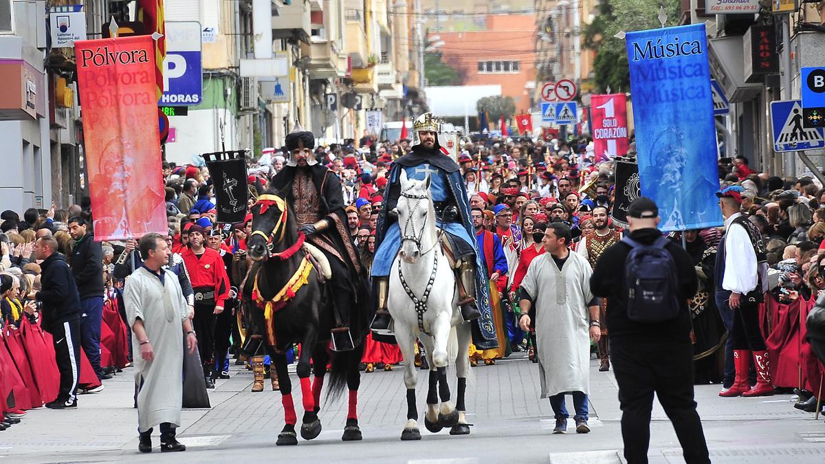 Elda recupera "la ilusión y el futuro" con el Desfile Extraordinario de los Moros y Cristianos ...