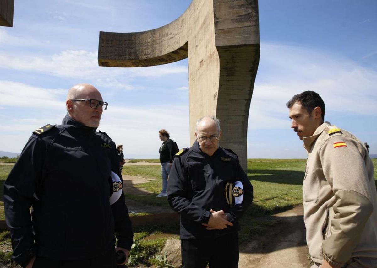 OBUSES EN EL MAR | La Armada neutraliza en el agua dos obuses y ...