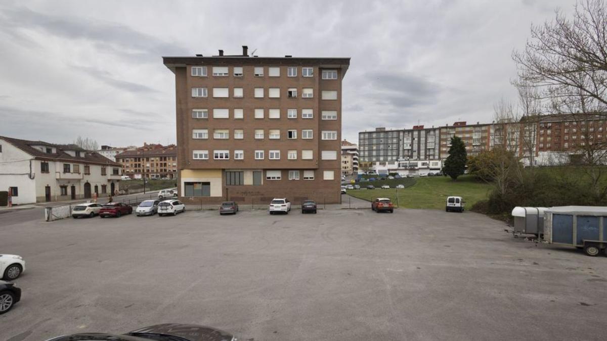 Llanera da luz verde a la compra de las fincas para el nuevo aparcamiento público de Posada