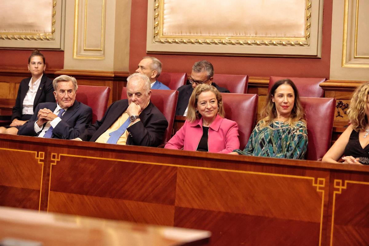 FOTO: Entrega del título de Hijo Predilecto de Santa Cruz a Juan Viñas