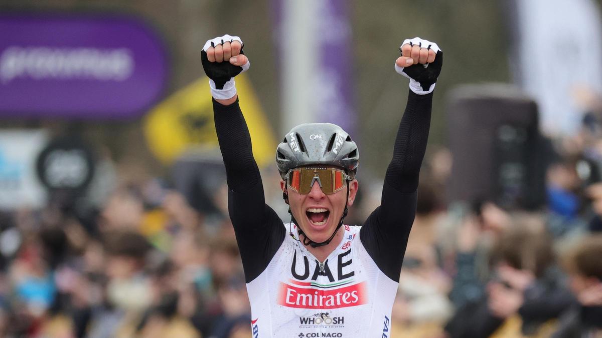 TOUR DE FLANDES 2023: Tadej Pogacar se exhibe para ganar en solitario de Ronde ante Van der Poel