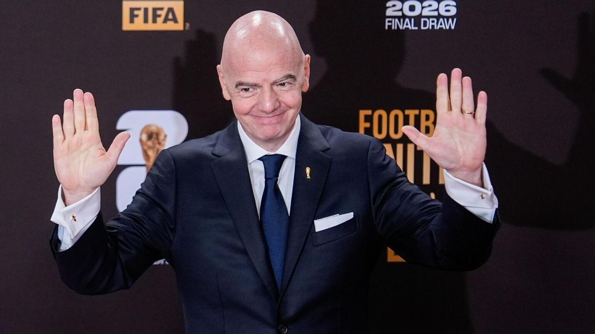 La receta de Infantino para el fútbol del futuro: VAR "mejorado", menos ...