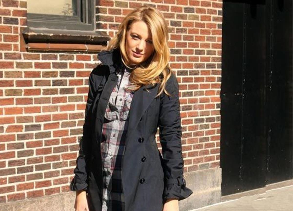 Las famosas y sus trench - Woman