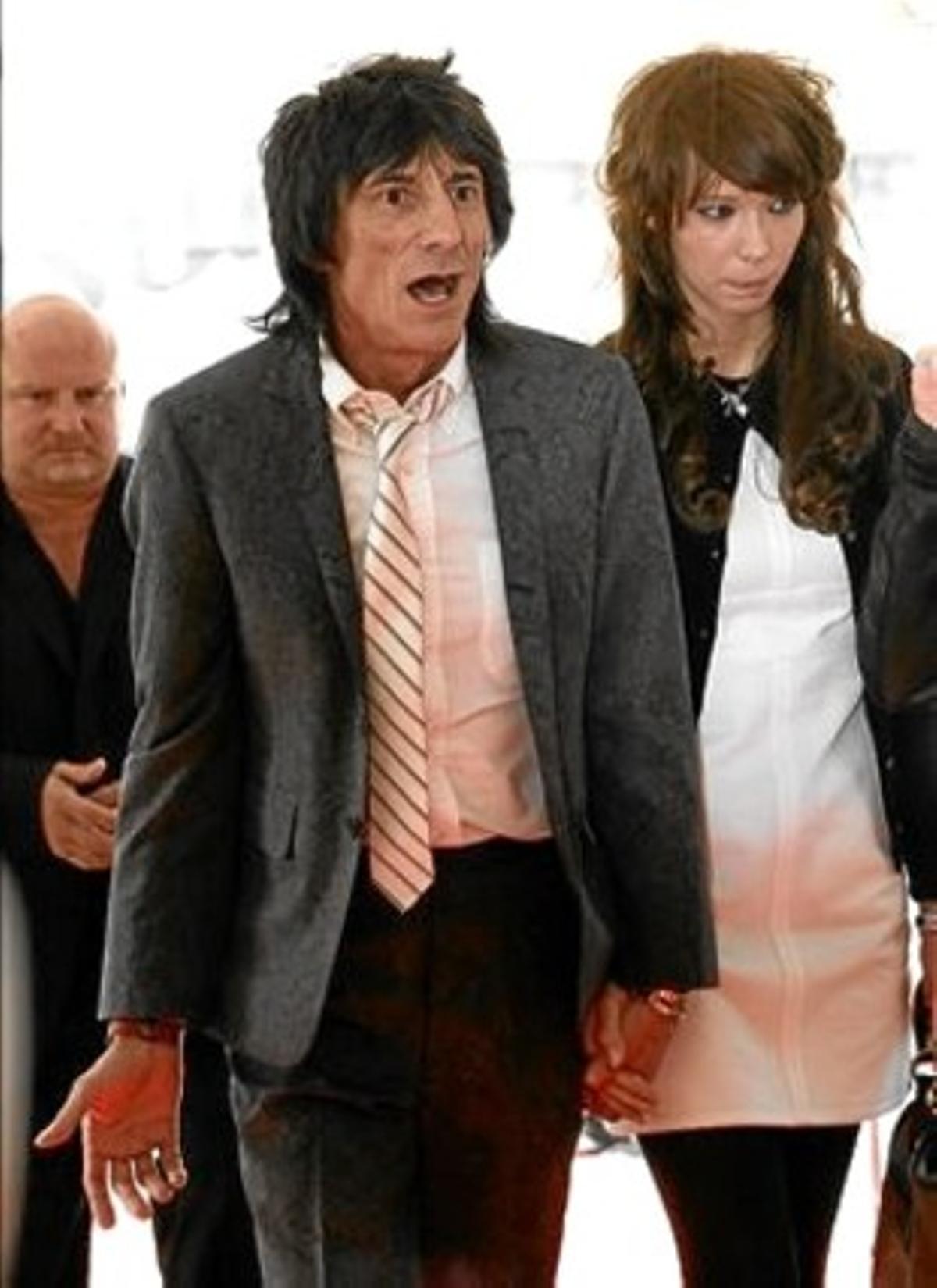 Ron Wood, arrestado por agredir a su novia - El Periódico