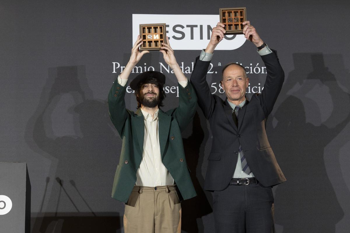 PERFIL | David Uclés, del fenómeno editorial de 'La península de las ...