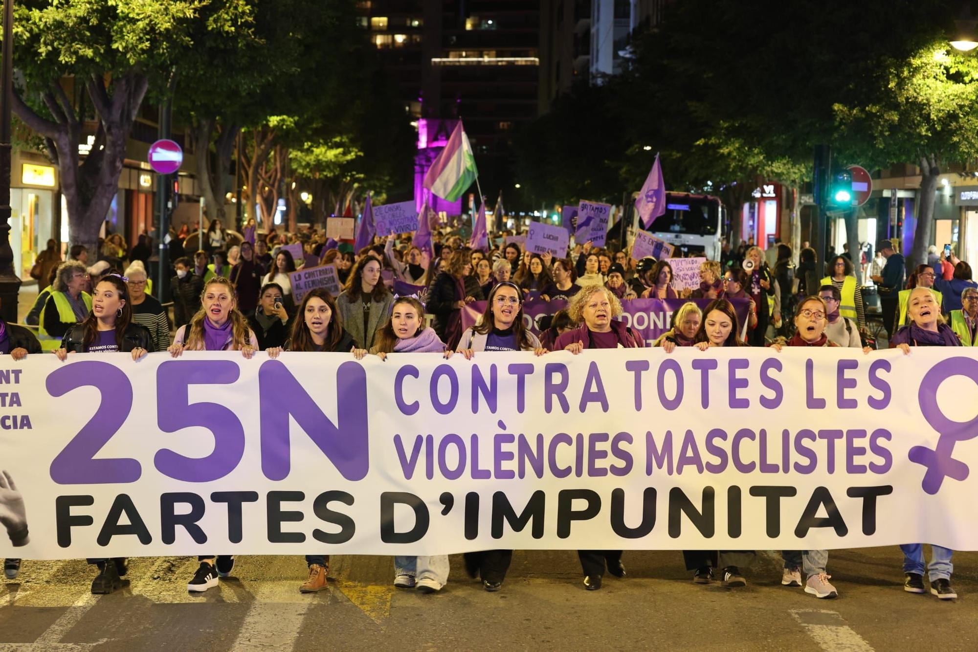 25N VALENCIA | 25N en València: La manifestación contra la violencia machista, en imágenes