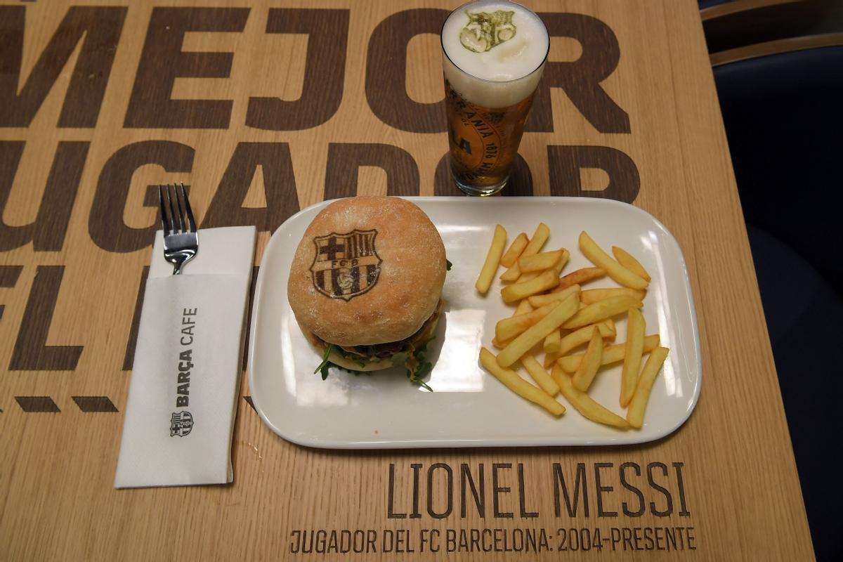 Laporta inaugura el Barça Café