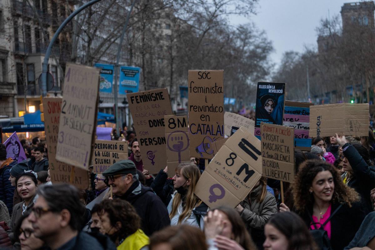 Protesta multitudinaria: miles de personas se movilizan en el 8M de ...