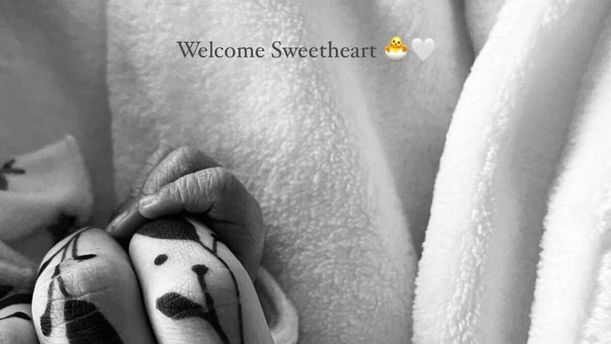 Dembelé y Rima comparten la primera y entrañable fotografía con su hijo