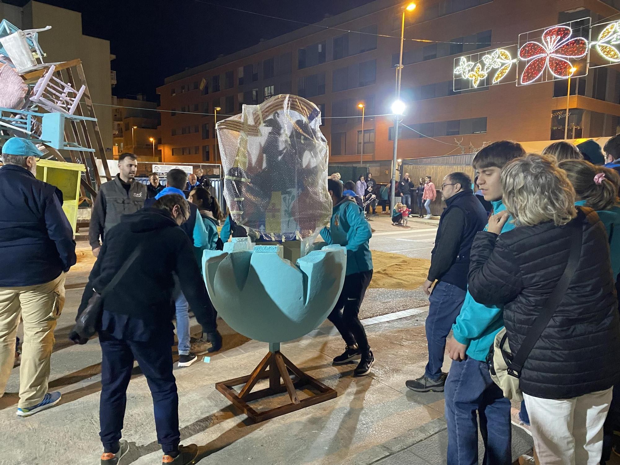 Las fotos de la 'plantà al tombe' del monumento de la falla 9 d'Octubre ...