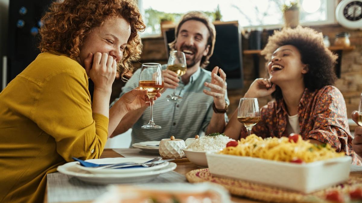 Chistes 2022: 500 chistes cortos para coronarte en la comida o cena de ...