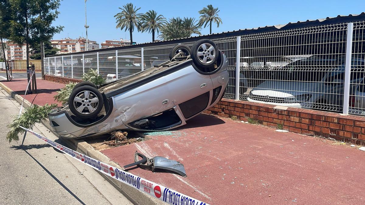 Espectacular accidente a la entrada de Alzira