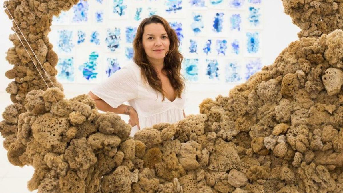 Laura Larocca convierte las esponjas de mar en arte en Formentera - Diario de Ibiza