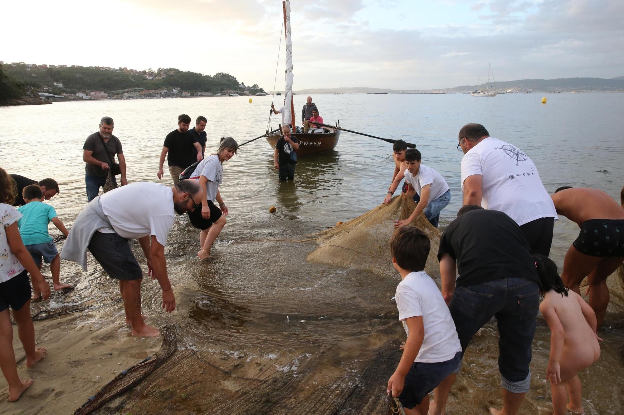 Una rapeta en la playa de Banda do Río. II Xornadas Bueu Vive o Mar