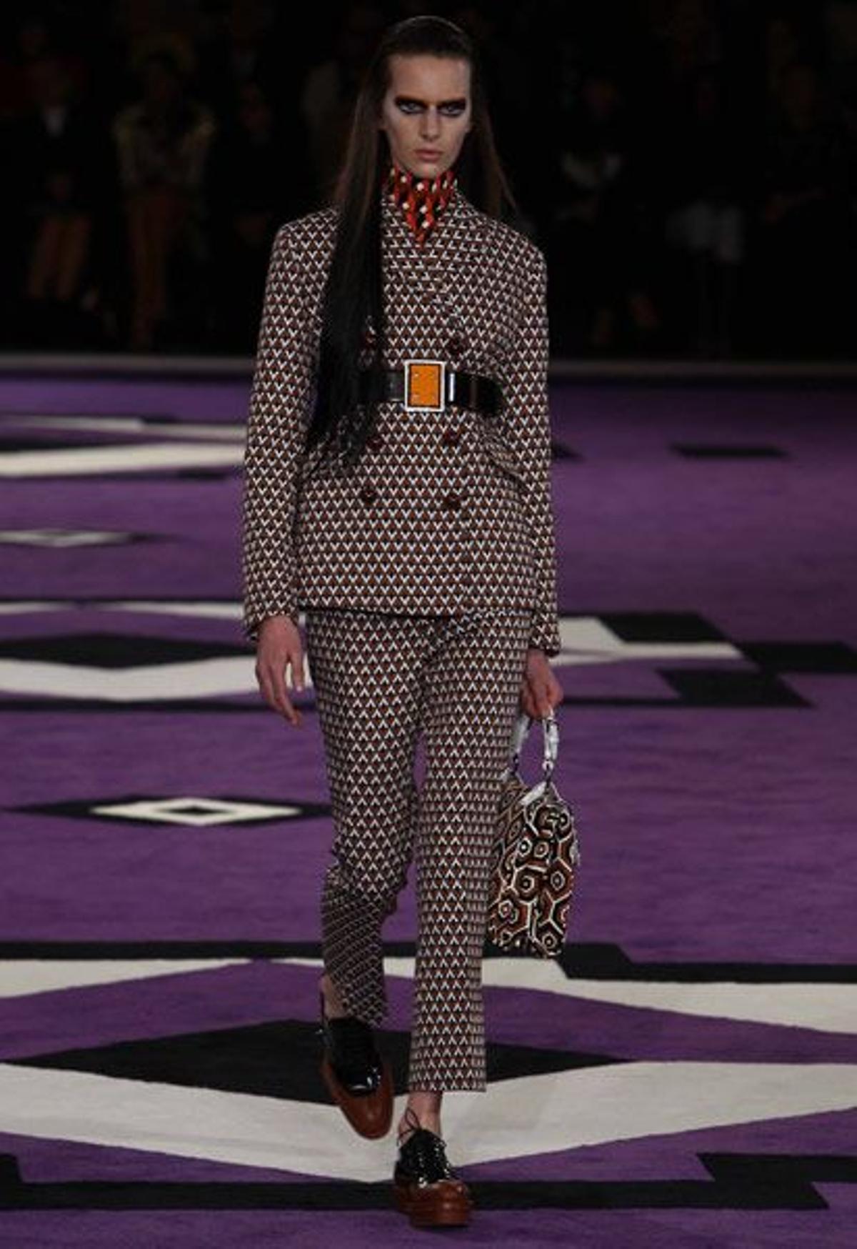 Prada y sus estampados geométricos en Milán - Woman