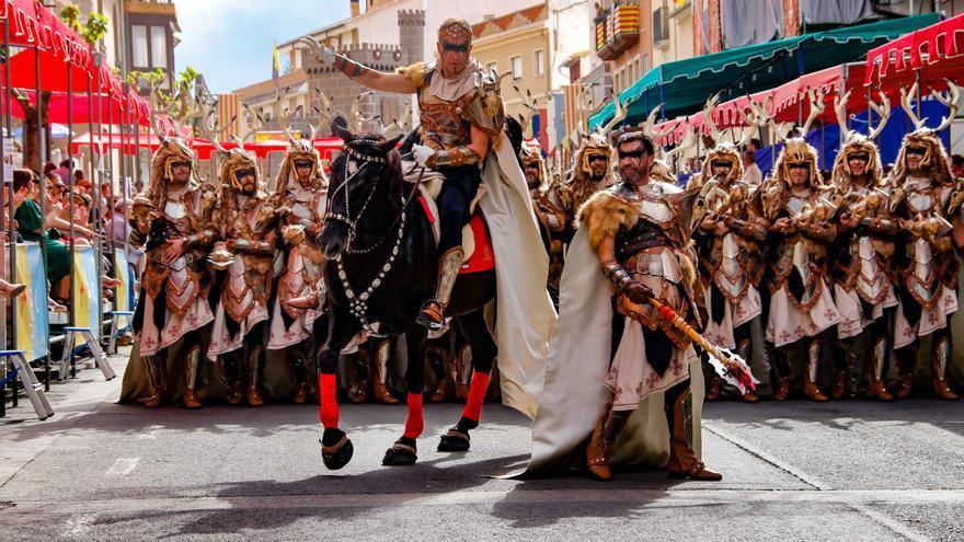 Los Moros y Cristianos regresan a Ibi entre una gran expectación ...