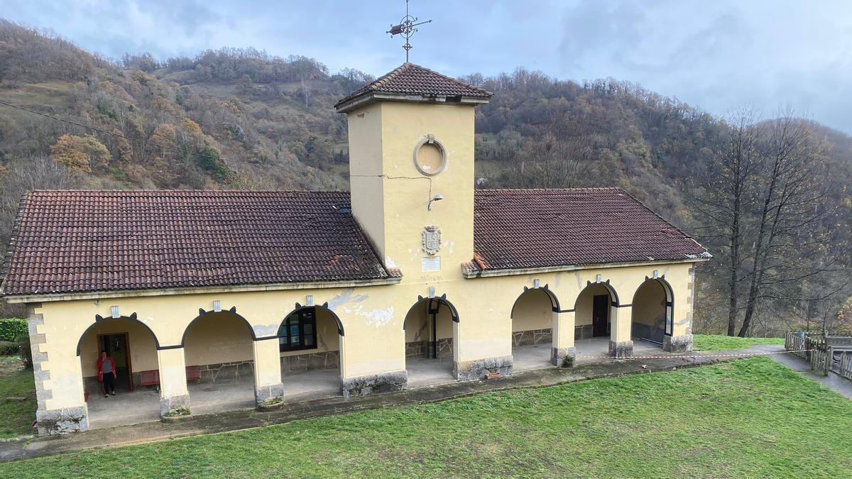 POLÉMICA CIERRE COLEGIO | Educación clausura el colegio de Zurea, en ...
