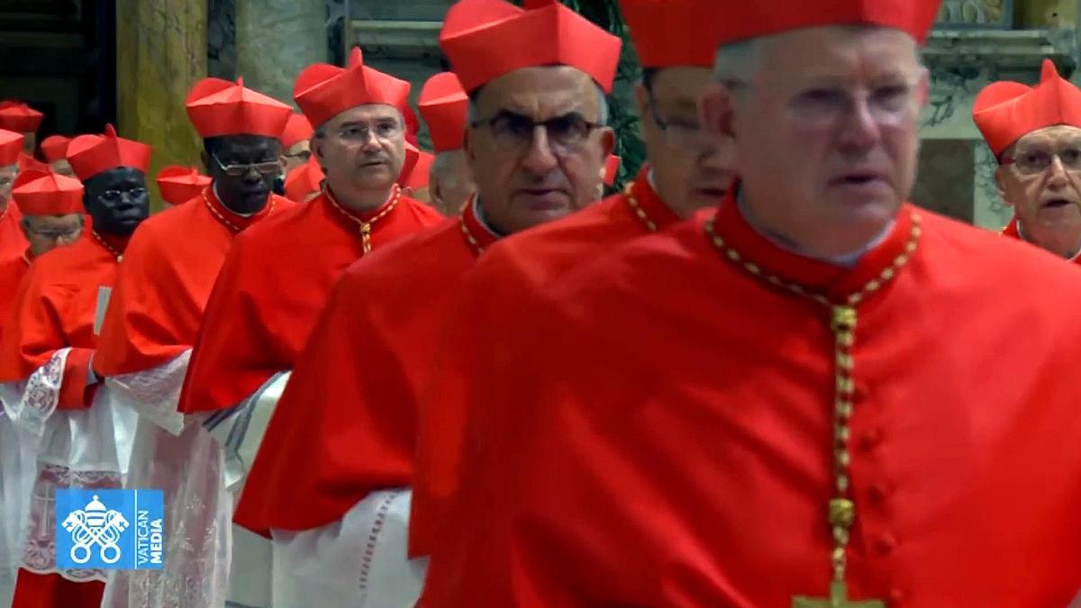 Los 133 cardenales electores entran en la Capilla Sixtina para dar comienzo al Cónclave