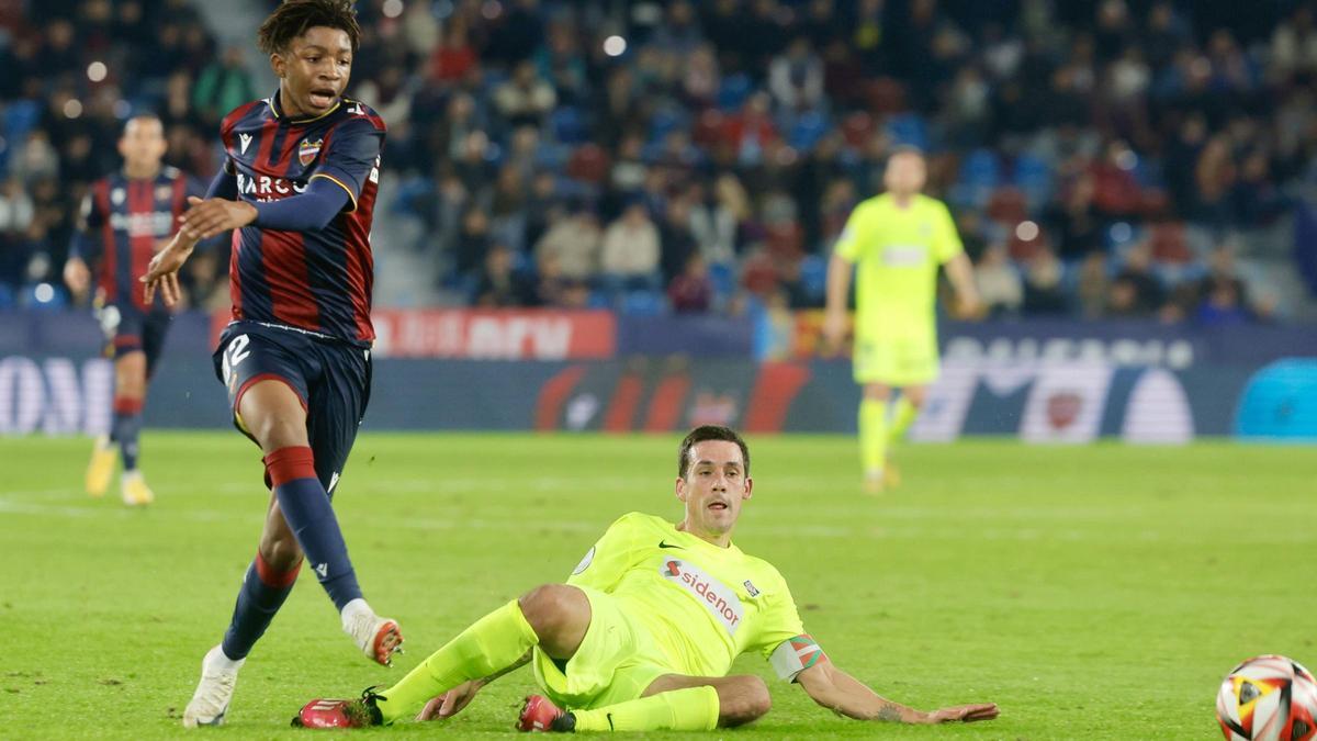 LEVANTE UD: Buba Sangaré se marcha traspasado a la AS Roma: solo falta ...