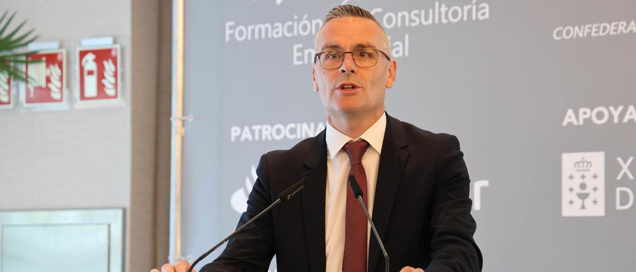 ALONDRAS FÚTBOL: Joaquín Dosil inicia las charlas para padres del Alondras