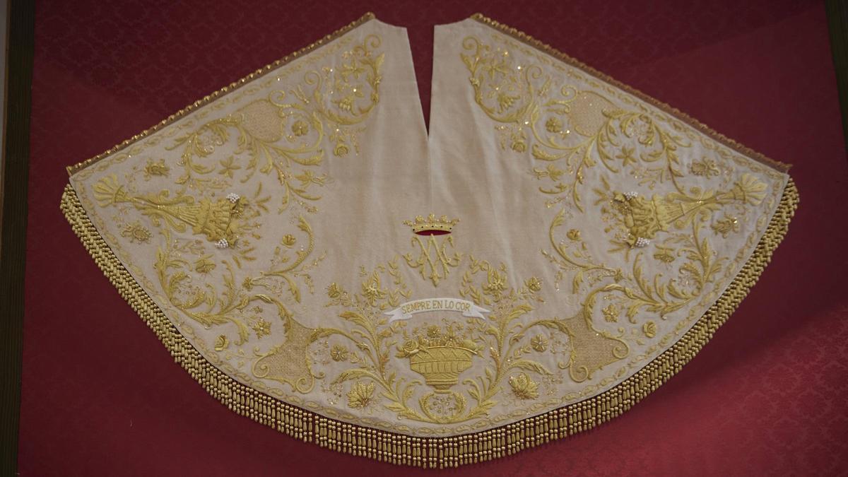 MANTO DEL PUEBLO VALENCIANO PARA LA VIRGEN DE LOS DESAMPARADOS