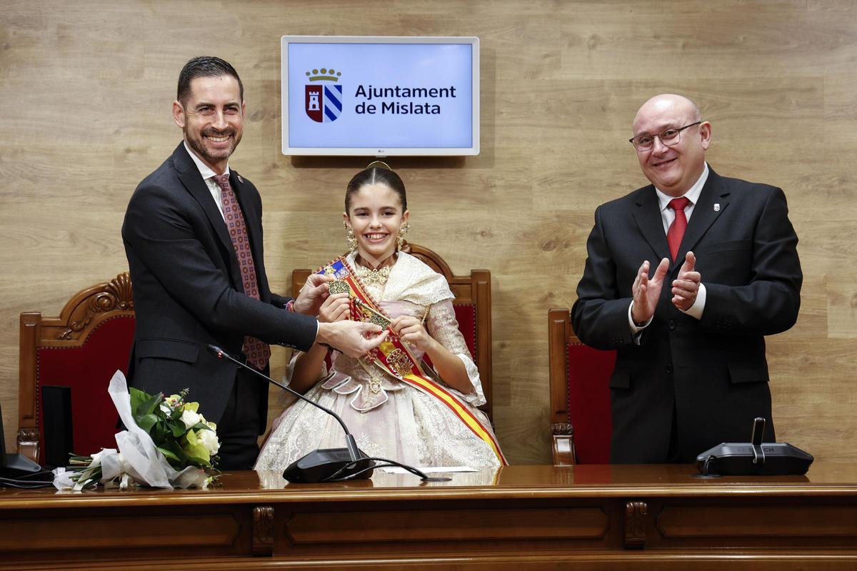 Mislata recibe a la Fallera Mayor Infantil de València y presenta la ...