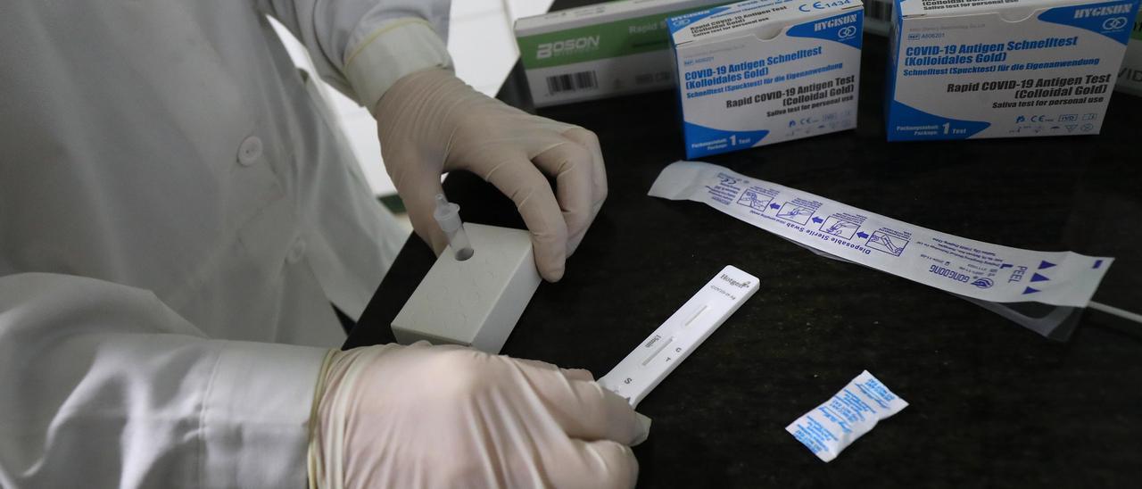 Antígenos Manises: Confiscan 3.200 test sin autorización de Sanidad