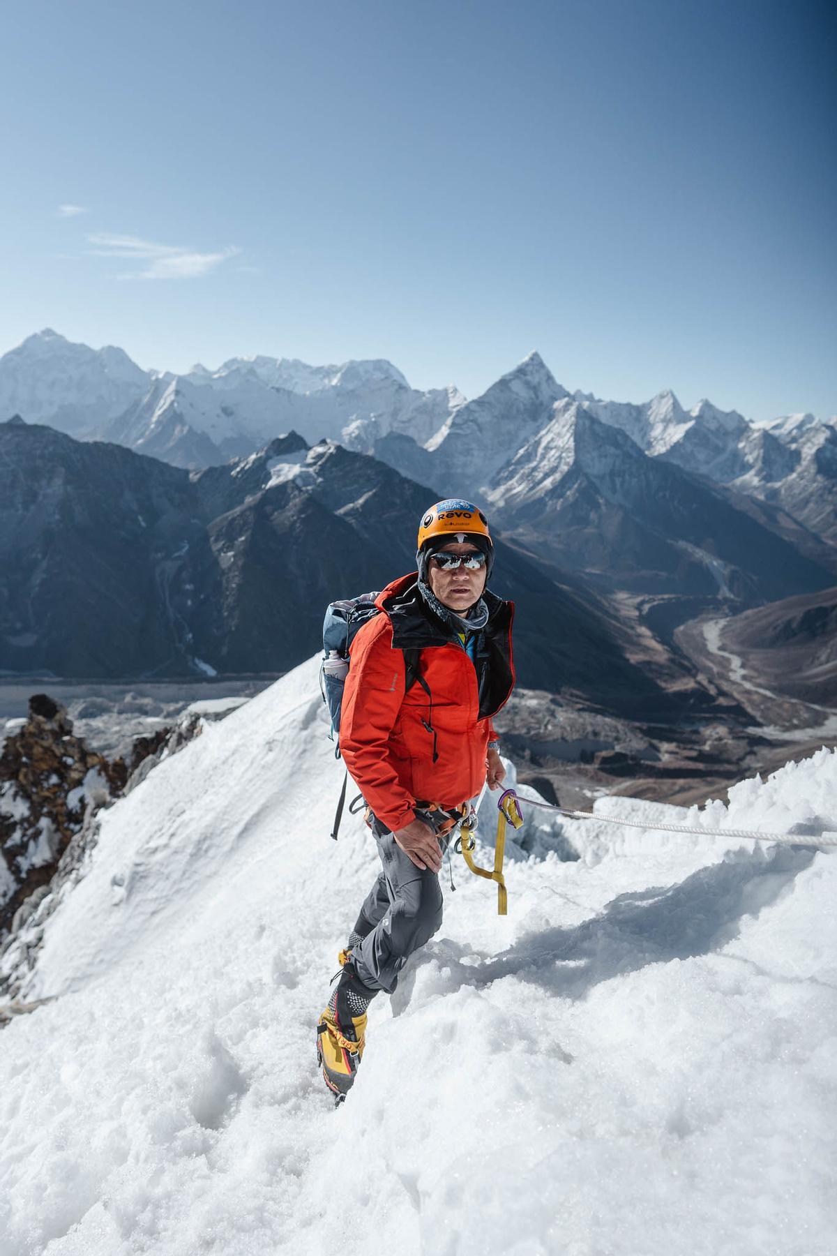 Jamling Tenzing Norgay sigue los pasos de su padre, el primero en ...