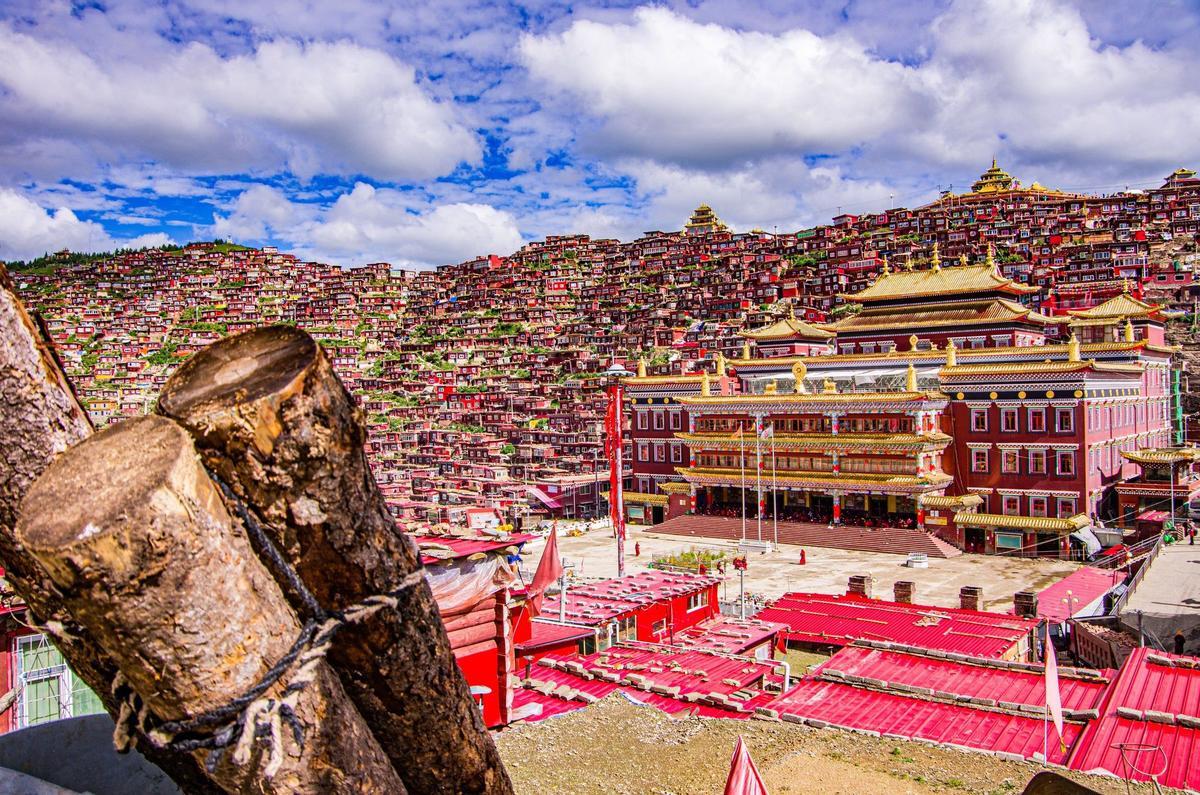 Larung Gar, el pueblo de los 40.000 monjes a 4.000 metros de altura ...