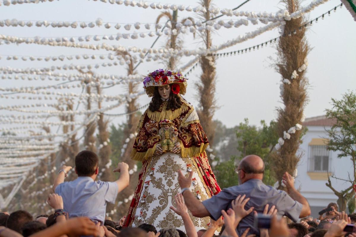 La Virgen del Rocío vuelve a su pueblo después de 7 años - Viajar