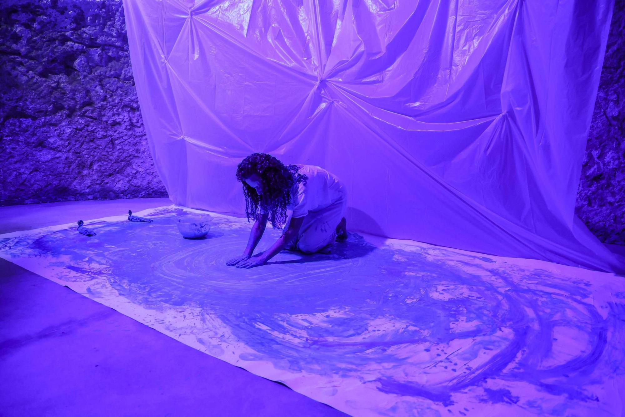 La artista costarricense Karla Solano instala "Origen" en la nueva sala ...