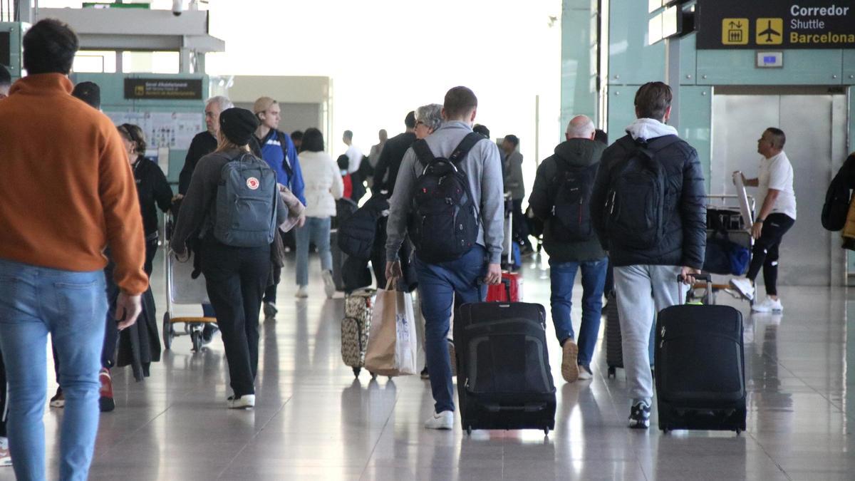 EQUIPATGE DE MÀ | Els aeroports ofereixen una nova mesura que ...