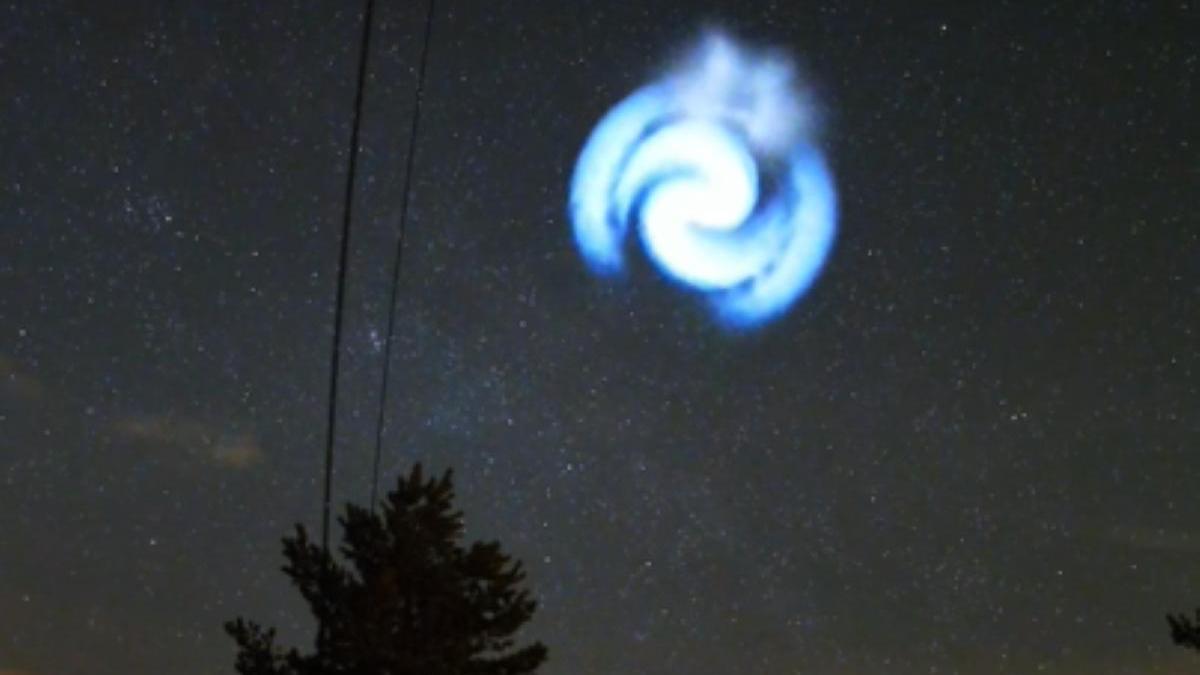 ESPIRAL AZUL CIELO| Una espiral azul en el cielo desconcierta a Europa