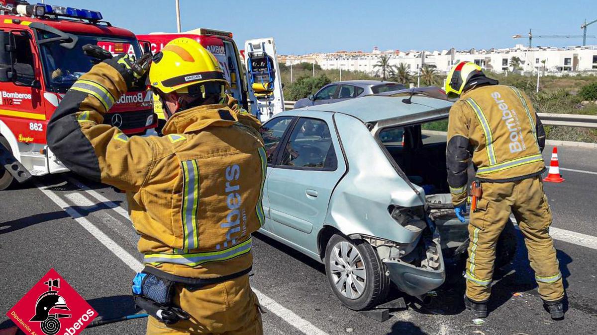 Un accidente en la N-332 en Orihuela Costa provoca dos heridos y una fuerte retención