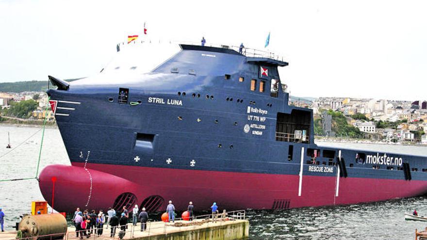 Primer baño en el Eo para el «Stril Luna» - La Nueva España