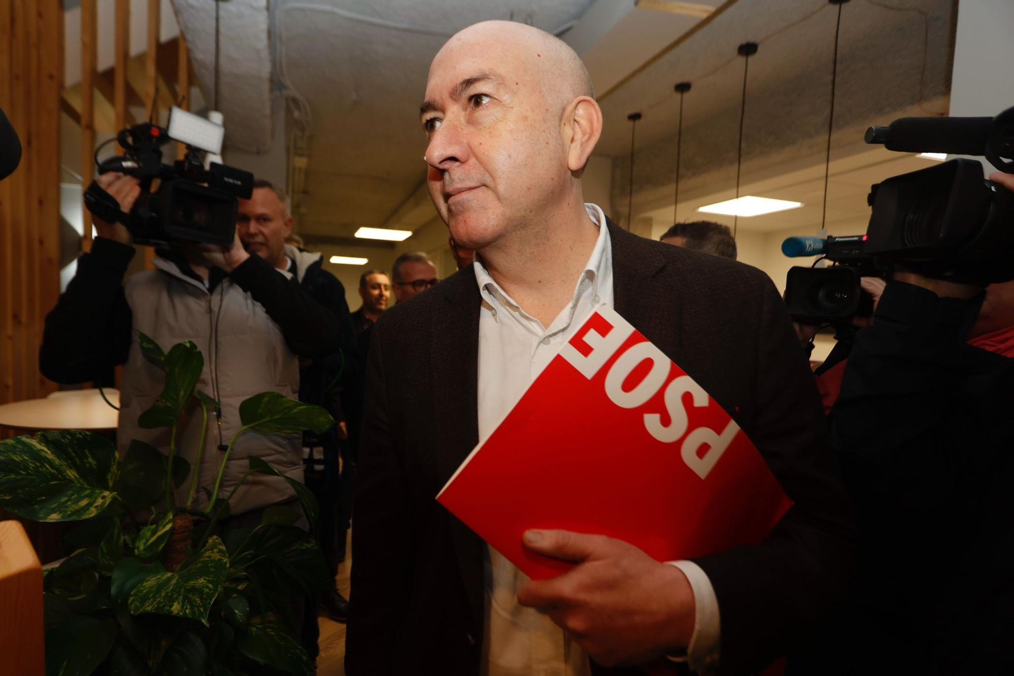 Alejandro Soler entrega la documentación para presentar su ...