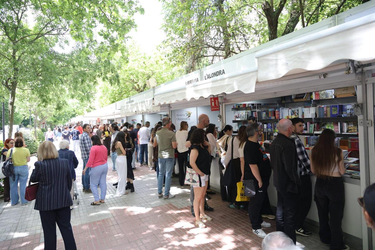 FERIA LIBRO CÁCERES | La Feria del Libro de Cáceres reúne este ...
