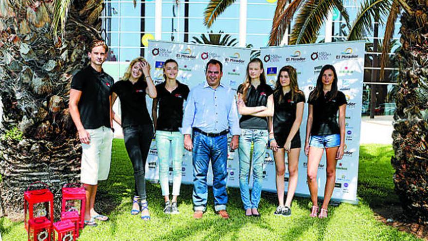 Las 'tops' de Moda Cálida, listas para lucir en la pasarela de baño