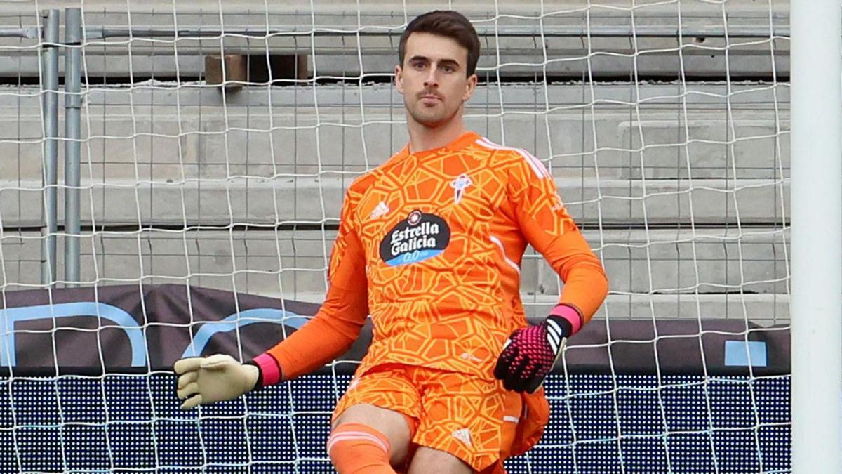 Iván Villar se afianza bajo el travesaño