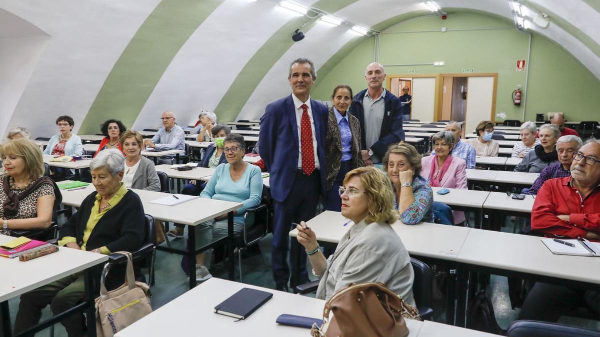Comienza el curso de los sénior en la UNED - La Nueva España