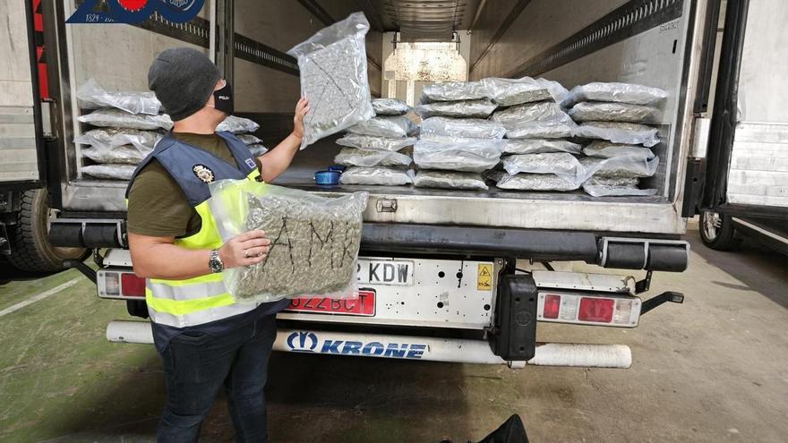 Tres detenidos en Molina con 34 kilos de 'maría' ocultos en camiones para su venta internacional