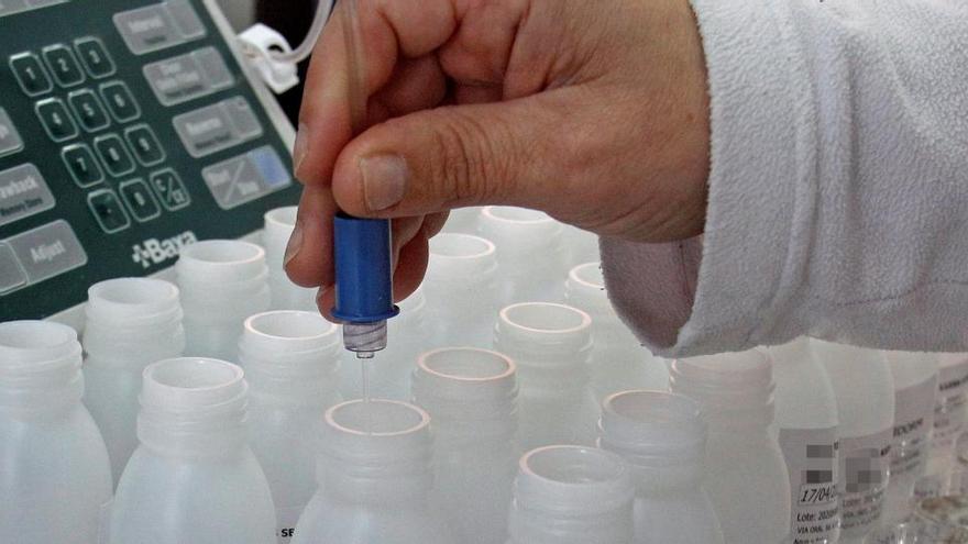 Los otros 'héroes de bata blanca': reparten metadona sin miedo al ...