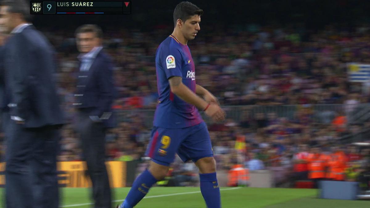 Luis Suarez's angry gesture when he was substituted