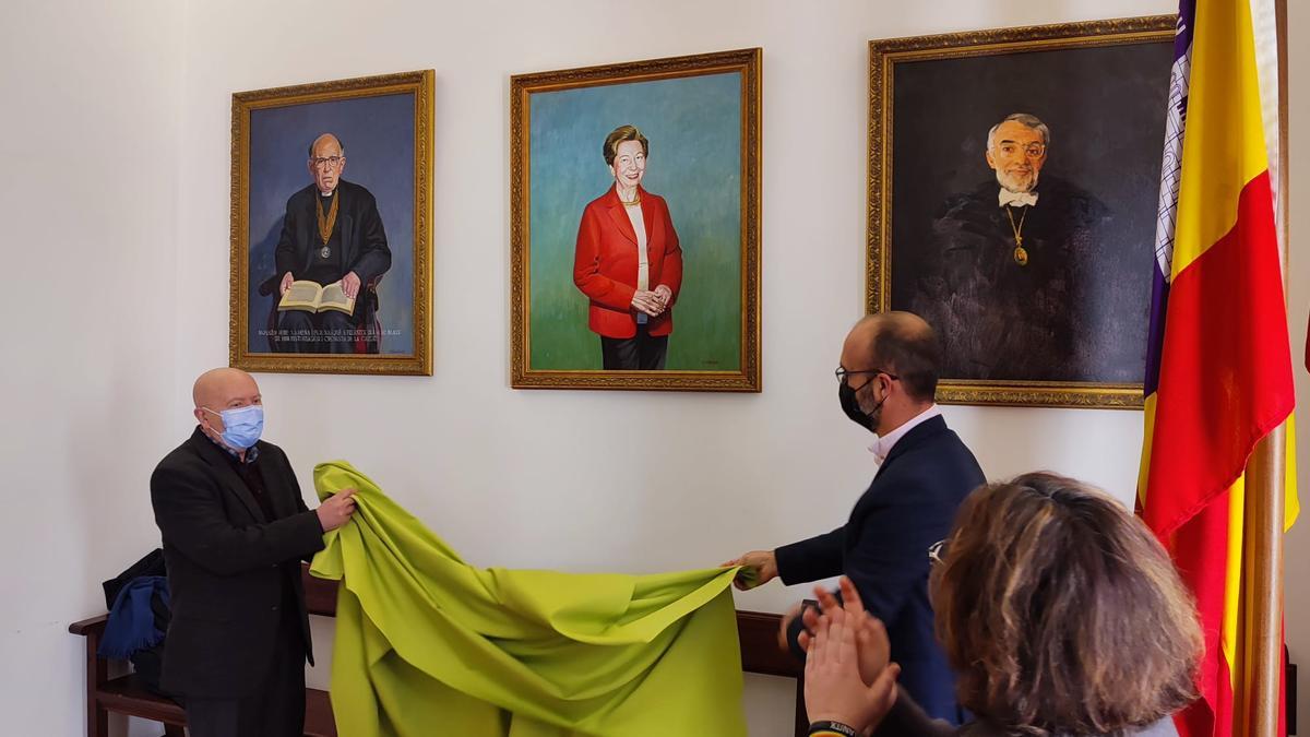 El cuadro de la hija predilecta Maria Vich ya luce en la sala de plenos ...