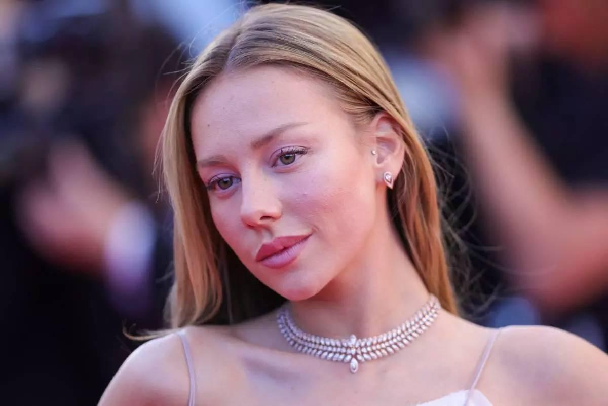 El importante y aplaudido discurso de Ester Expósito: “Estamos vivas y no somos muñecas”